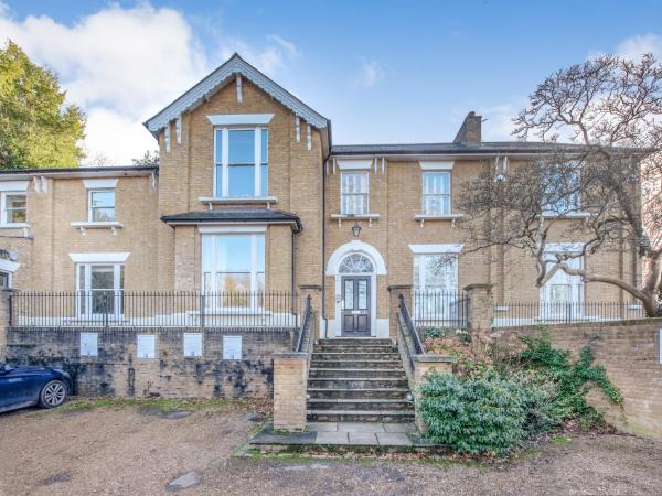 Gated Mansion Apartment- Stylish, Quiet & Secure - Beckenham