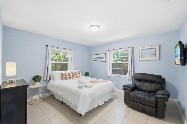 #New Chic & Pet Friendly 3br Wpb Retreat - West Palm Beach, FL