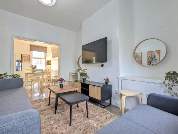 Large 2-bed Near City Centre & Anfield Parking - Wirral