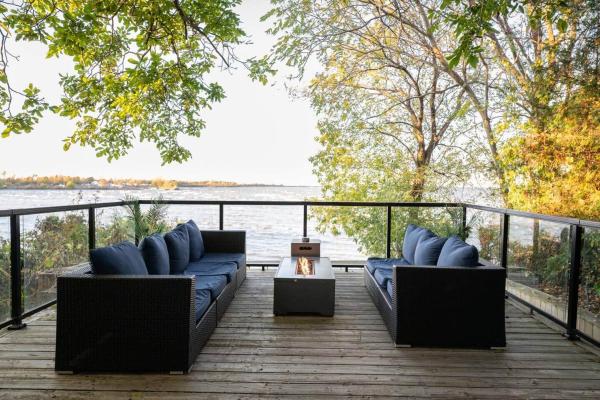 Luma Lakehouse Icewine Lakefront | Deck + Hot Tub - Niagara-on-the-Lake