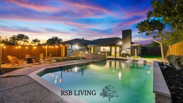 Posh 6br 3b Home With Pool Media Game Room & Hot Tub - Dallas, TX