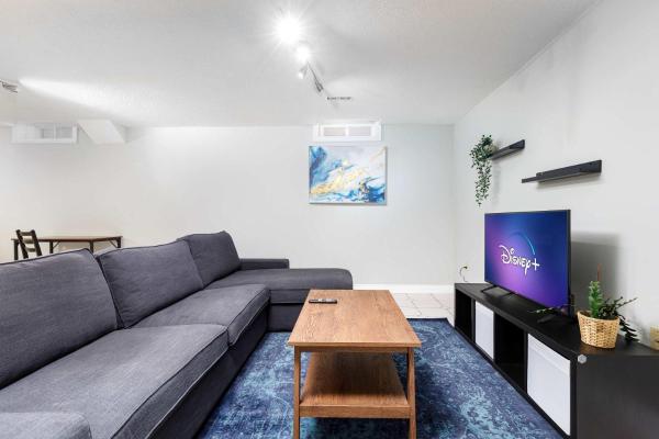 Roomy 1bd Apartment In Basement Of House - Brampton