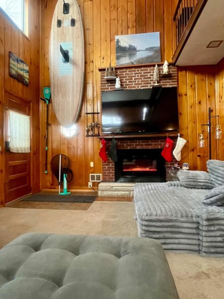 Cozy Waterfront Cottage - Gladwin, MI