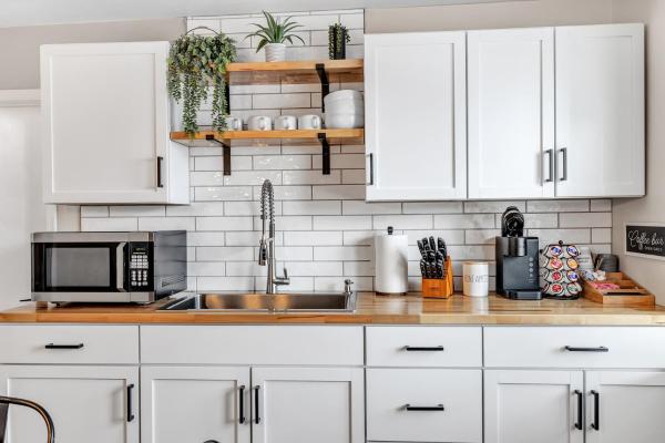 Newly Renovated - Walking Distance To Pier! - Wisconsin