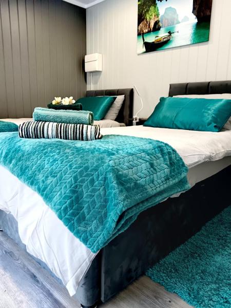 2-bedrooms, Sleep Up To 4, Air-conditioning, Private Entrance, Only 1 Booking At Time, Free Parking, Super Fast Wi-fi, Netflix, Kitchenette, Garden Smoking Area - Derby