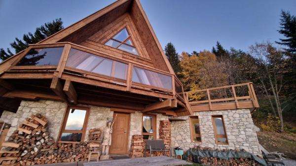 Le Chalet Pointu De Capucine - Savoie