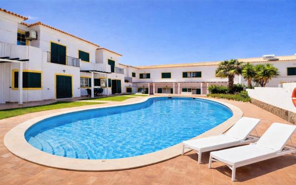 Casa Da Luz 18 - Swimming Pool And Beach Town House - Algarve