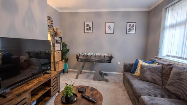 Modern 3br House - Quiet Clifton Area - Bolton