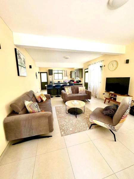 Nice Duplex Located In A Secure Residence - Maurice