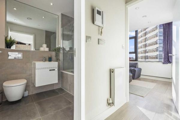 Heathrow Retail Park Aprt Sleeps Seven Turbo Wifi - Epsom