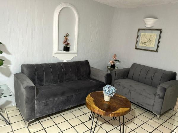 Alojamiento En El Centro De Tlaquepaque - Aeropuerto de Guadalajara Miguel Hidalgo y Costilla (GDL)