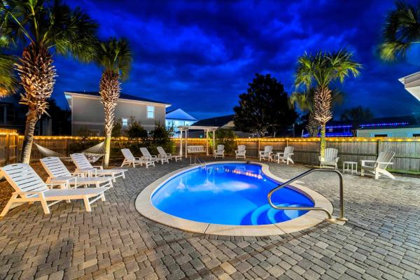 Crystal Waves - Destin, FL