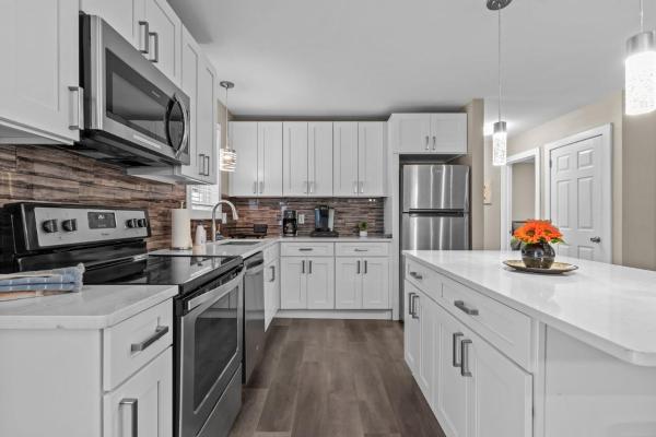 Evergreen Villa Poconos - Hot Tub, Fire Pit, Close To Kalahari, Great Wolf Lodge And Camelback - Pocono Lake