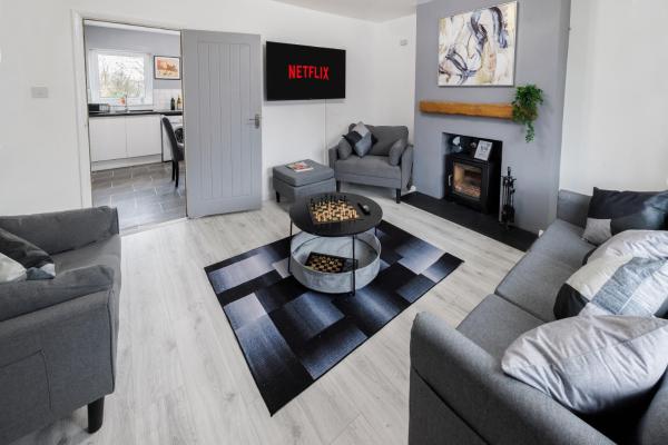 Barker House - Sleeps 5, Wifi, Parking, Netflix, Walking & Cycle Routes - Chesterfield