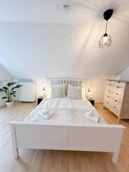 Zentrale, Designer Maisonette Wohnung, 2 Schlafzimmer, Galerie Mit Schlafsofa, Großes Wohnzimmer Mit Schlafsofa, Smart Tv, Wlan, 200m Straßenbahn- 84 Quadratmeter - Erfurt