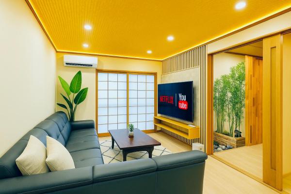桜 机场直达 车站步行5分 高级和风民宿 4间7床14人 宽敞客厅带Netflix - 大阪市
