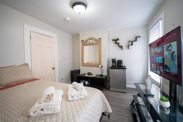 Bright Private Room Shared Bathroom - New York