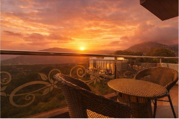 Vista Resort-centrally Heated & Air Cooled Near Maximus Mall # Parking # Near Market # Top Rated # Most Awarded # Premium Rooms # Property Of The Year # By Royal Castle # - Dharamshala