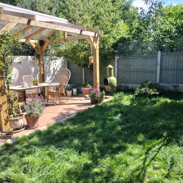 Artist House With Garden Sauna - Enfield, UK