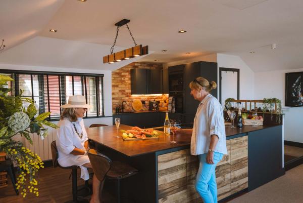 Stunning Waterfront Apartment With Spectacular Views & Parking At 'Captains Loft' - St Mawes