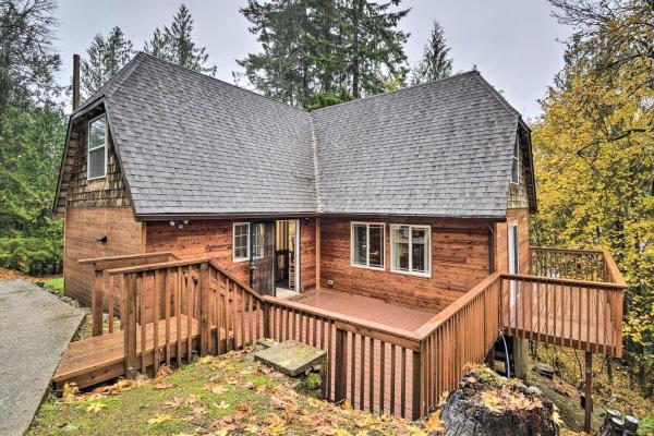Creekside Cabin Retreat With Private Hot Tub - Shelton, WA