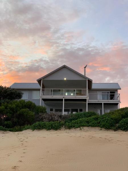 Bywater Place Beachfront Cannon Rocks - South Africa