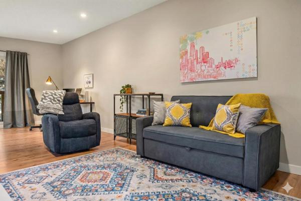 Entire Home - 2 Separate Units - Calgary