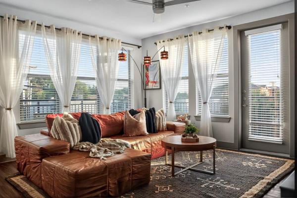 Luxury 2br Cedr Sprgs Area With Parking, Pool, Gym - Hmilton Park - Dallas