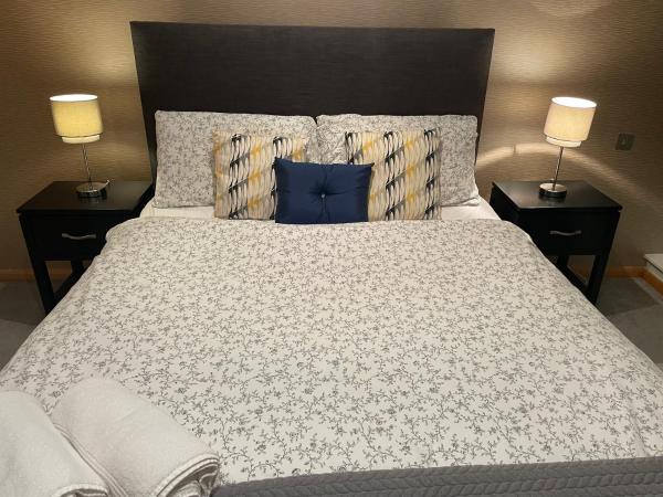 Modern Ensuite Double Bedroom - Swords