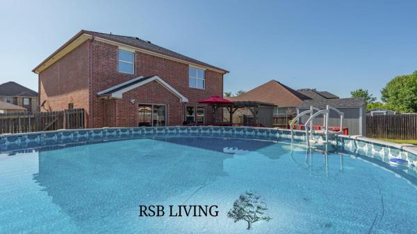 Spacious 5br Home Pool Game Room & Grill - Grand Prairie, TX