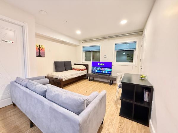 Private Guest Suite, Two Parking Spaces - Coquitlam