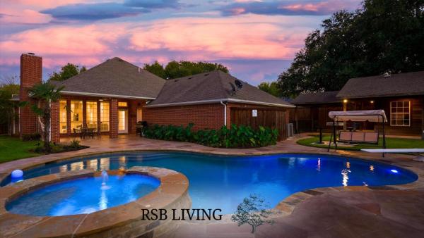 Impressive 5br 3b Home With Pool Game Room & Cinema Room - Irving