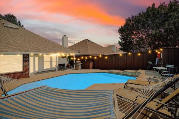 Poolside Summer 5br 2bath Home With Gaming Room - Mesquite, TX