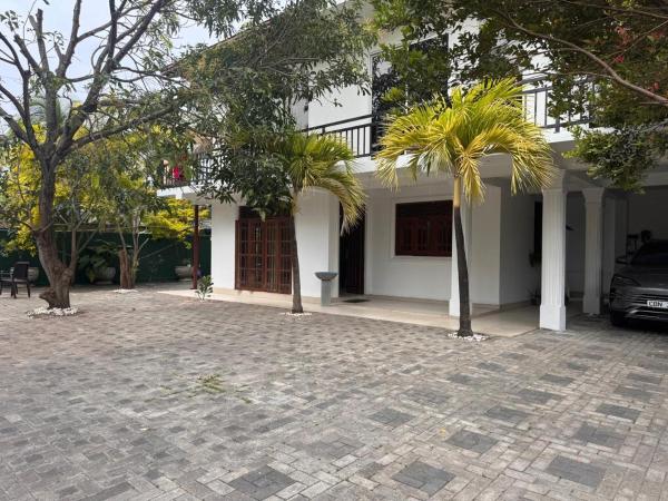 White House Airport Villa - スリランカ