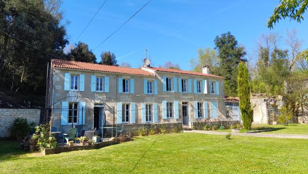 Entre Pierre Et Bois - Charente-Maritime