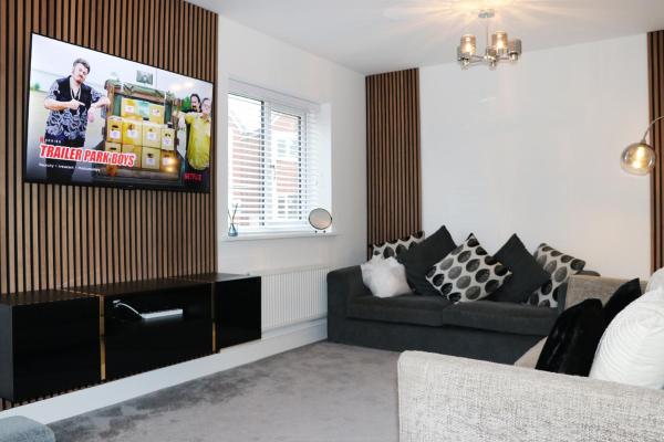 4-bedroom New Build Detached Home - Vat Included - Drive Parking - 스태퍼드