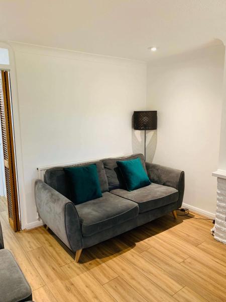 Bright & Modern 3 Bed Home With Garden In Farnham - Alton