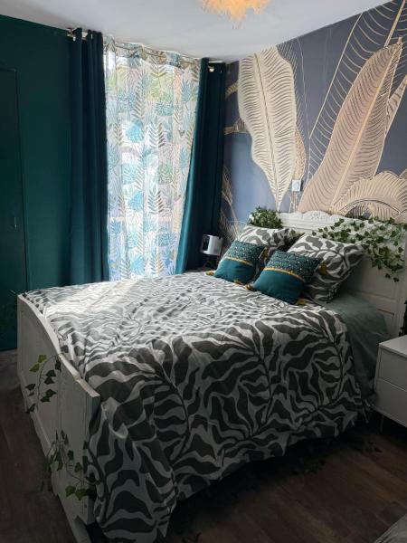 Entre Lianes Et Pirates - Lourdes