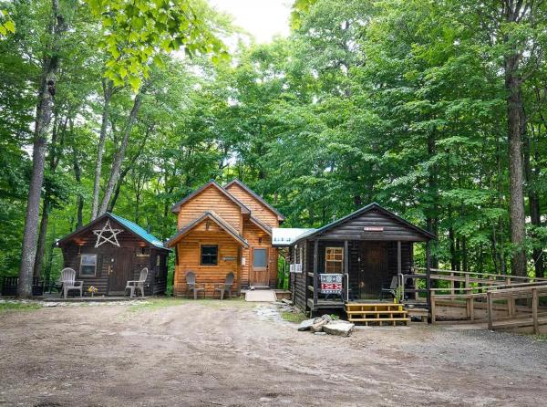 Three Cabins - Pet Friendly, Hot Tub & Lap Pool - Vermont