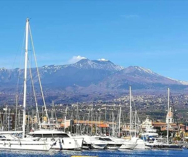 Magic Etna And Glamorous Blue Sea - Sicilien