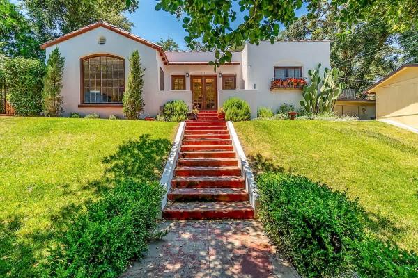 Westside Spanish Bungalow -Hot Tub & Walk Downtown - Paso Robles, CA