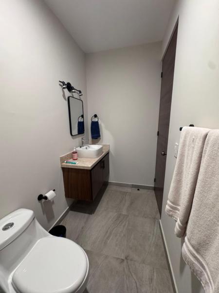 Habitación Y Baño Privado En Departamento Compartido - Cabo San Lucas