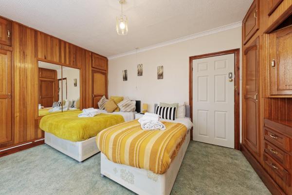 Spacious 4-bedroom In Medway Gillingham-kent Ideal For Contractors & More - Gillingham