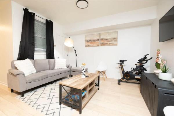 Elegant 2br Near Dc Sights & H Street - Silver Spring, MD