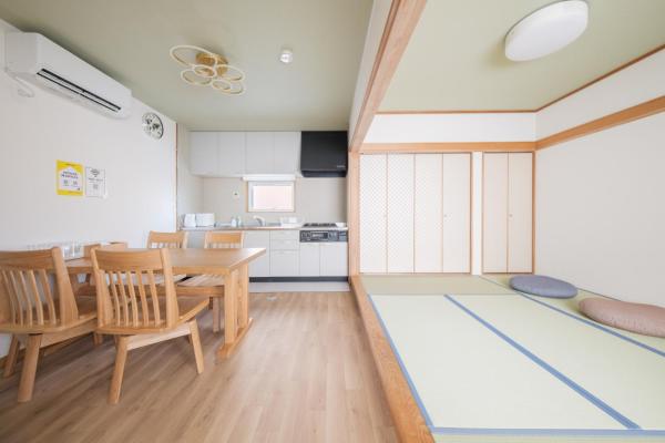 元気堂ビル - 新幹線高崎駅徒歩6分 - 和室洋室完備 - Wifiﾌﾟﾛｼﾞｪｸﾀｰ有 - 最大10名 - Maebashi