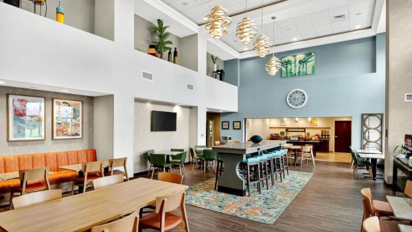 Hampton Inn & Suites Chippewa Falls - Eau Claire, WI