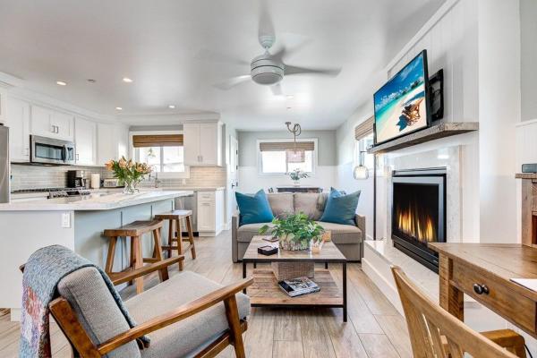 Luxury 1br Retreat W High-end Interior - Steps From Beach By Beachview Rentals - Newport Beach, CA