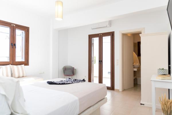 Johns Studios And Apartments - Naxos