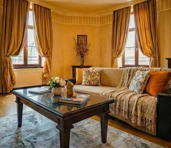 Premium Design Suite With Private City Balcony - Giroc