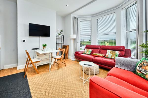 Victorian Apartment Steps To Beach - West Beach 3 - Portrush